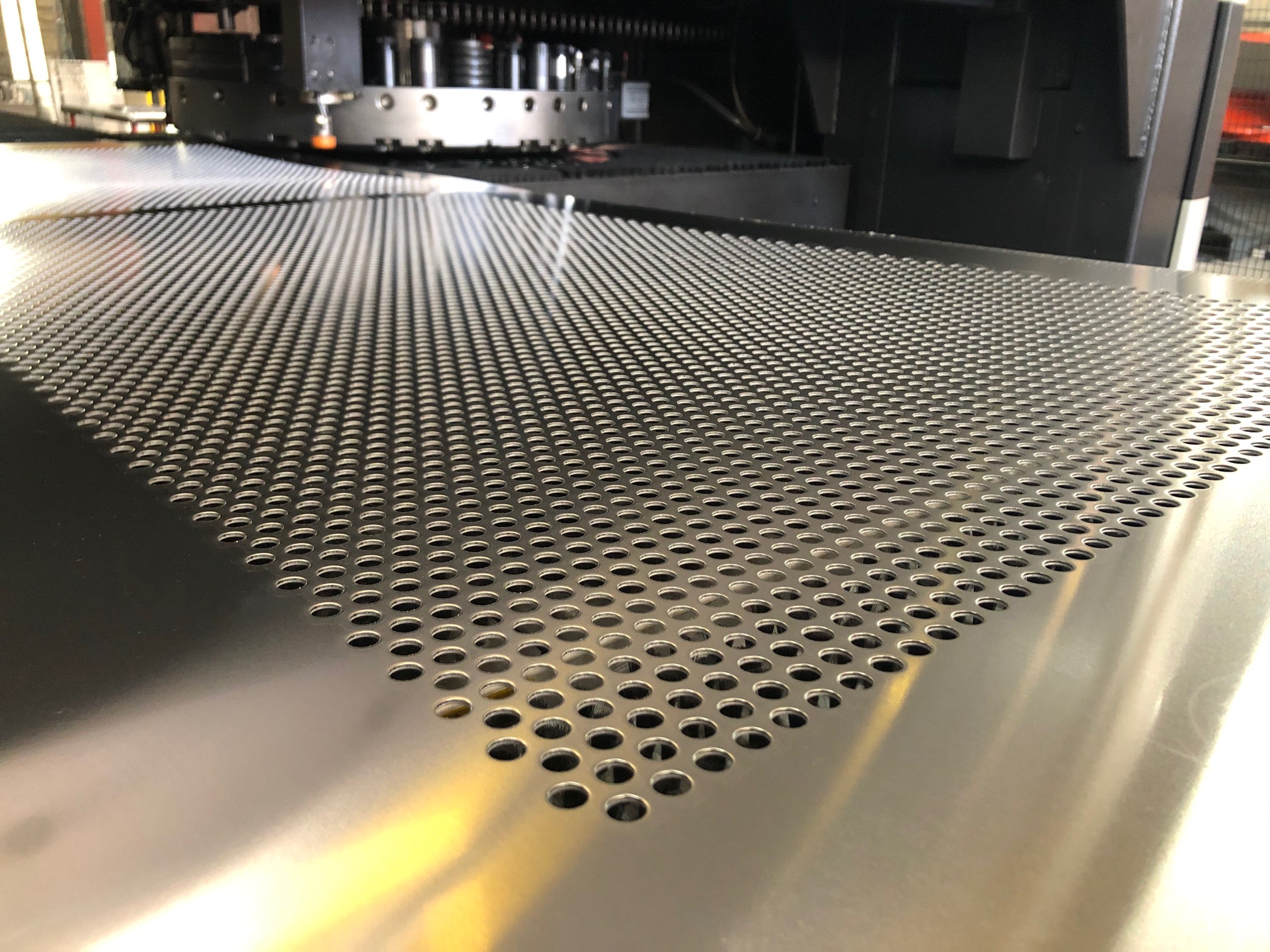 Tôle perforée sur mesure par poinçonnage - Découpe Laser Poinçonnage ...