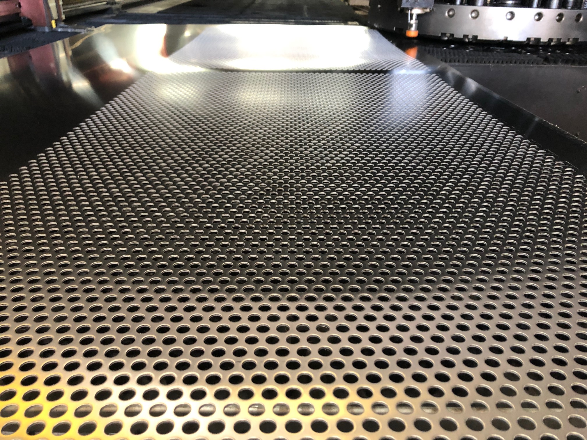 Tôle perforée sur mesure par poinçonnage - Découpe Laser Poinçonnage ...